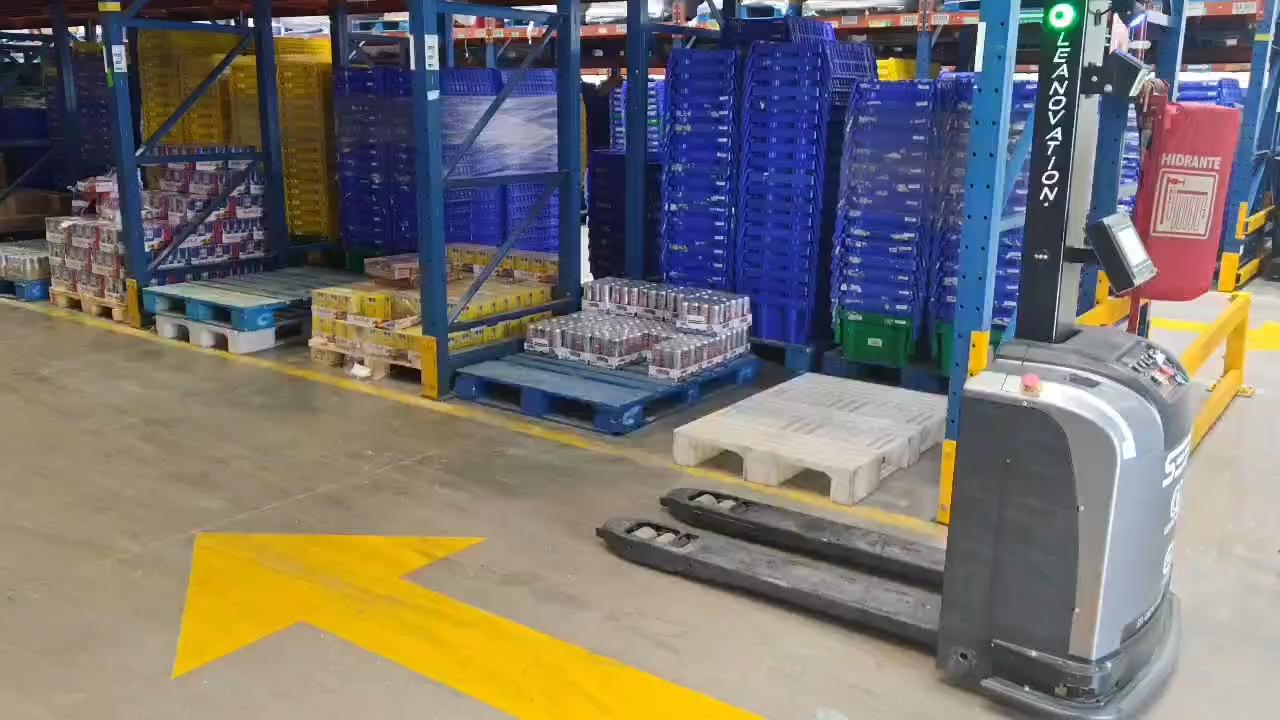 Robots autónomos AMR y AGV - SEER • Leanovation